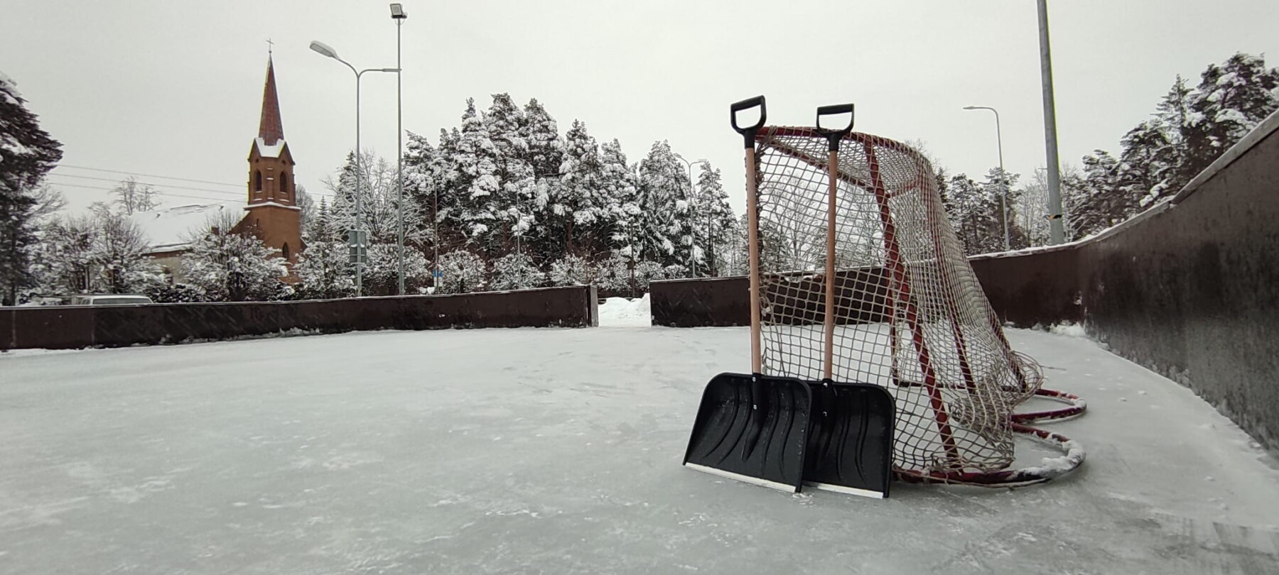 Krasta ielas slidotavā ledus gaida slidotājus! – Ogres sports – Osports!
